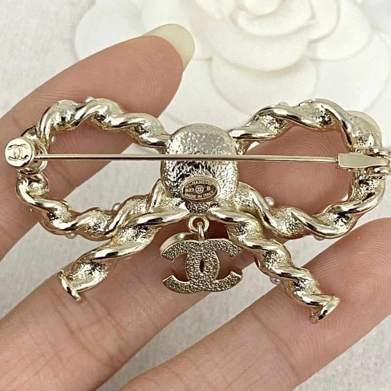 Accurate model Chanel Brooches