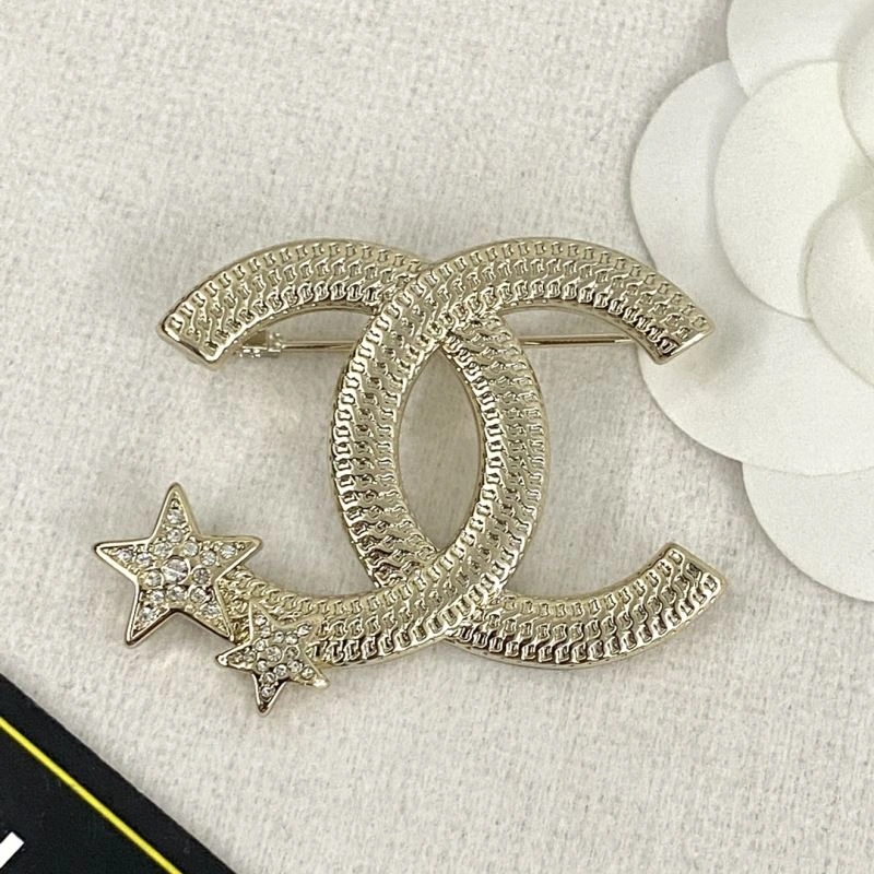 Top mirror Chanel Brooches