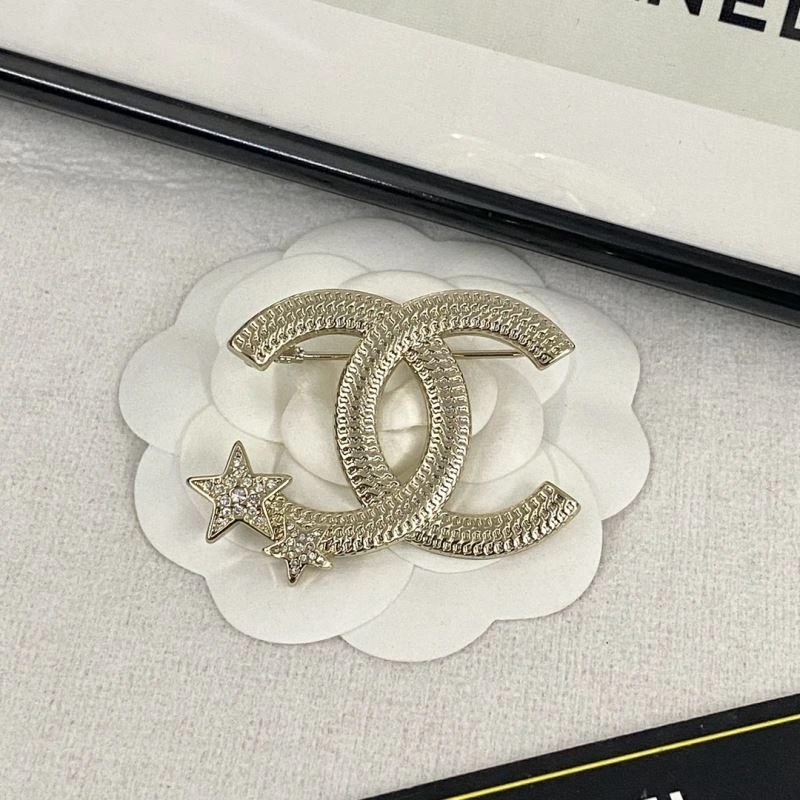 Top mirror Chanel Brooches
