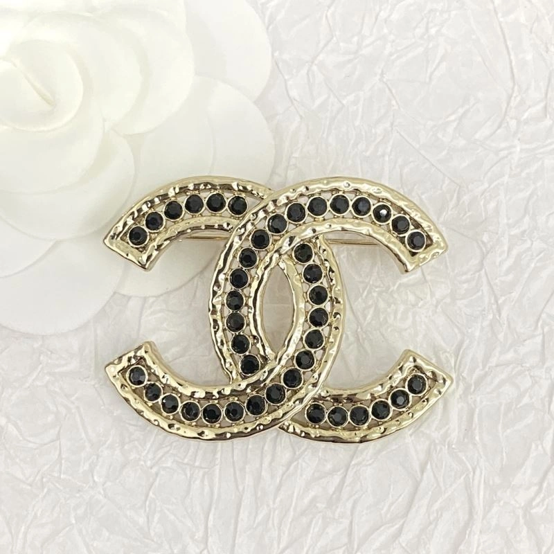 Top mirror Chanel Brooches