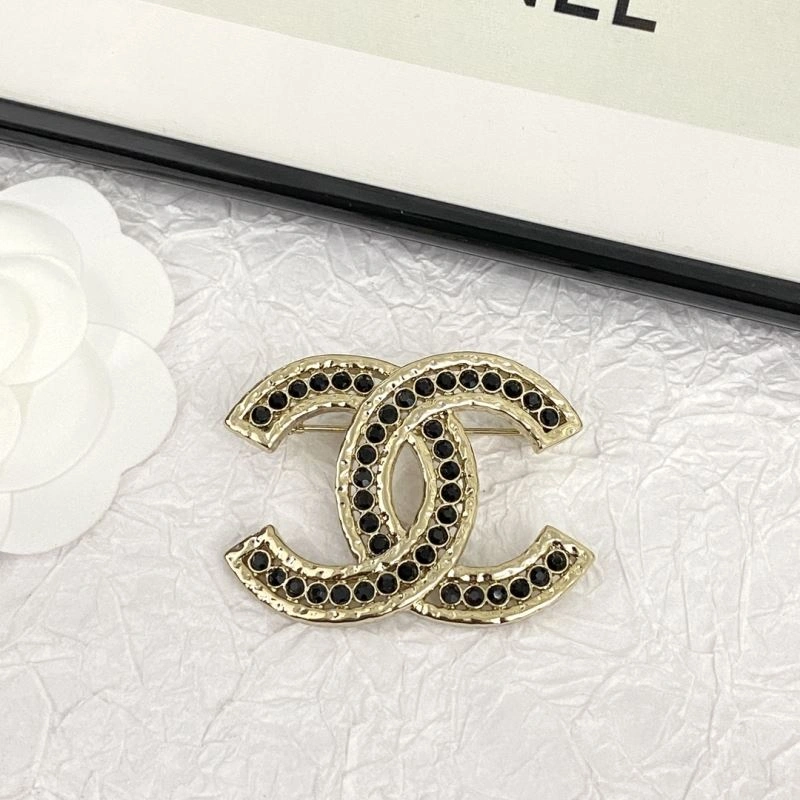 Top mirror Chanel Brooches