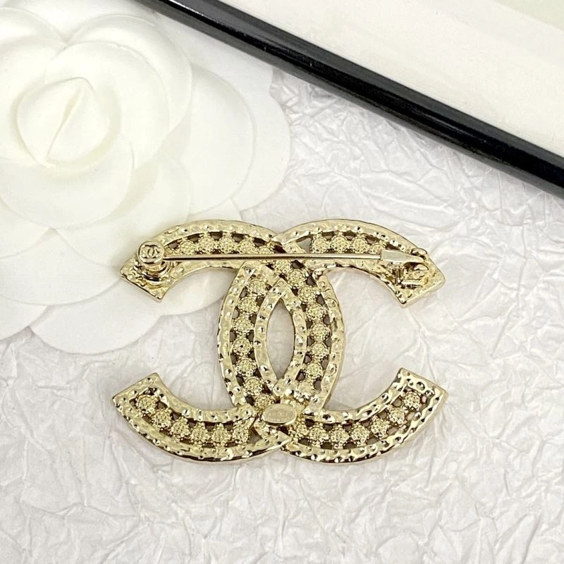 Top mirror Chanel Brooches