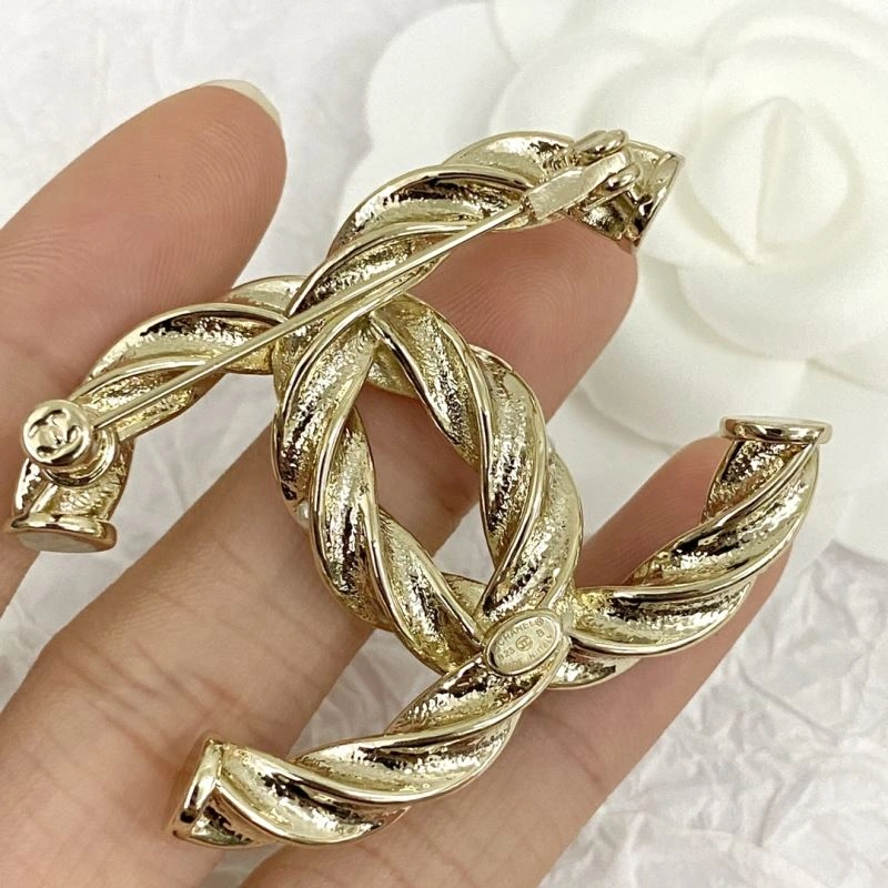 Accurate model Chanel Brooches