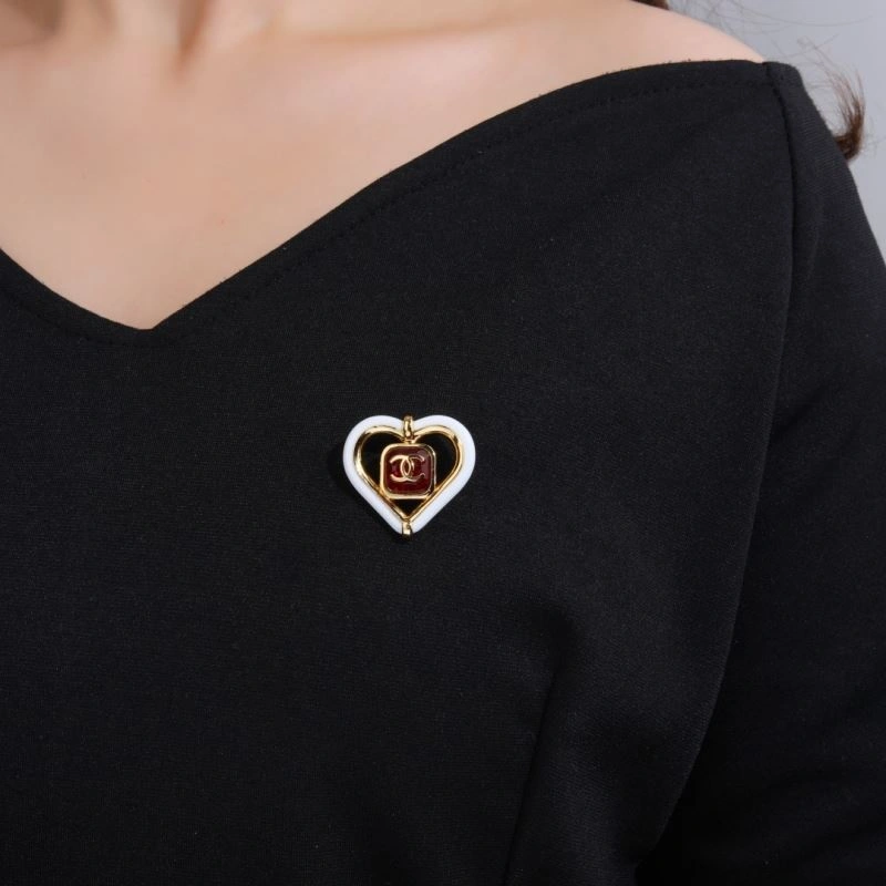 Brand-original Chanel Brooches