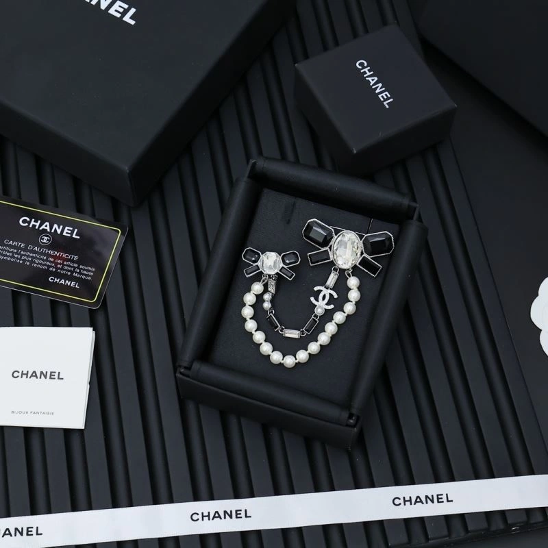 High fidelity Chanel Brooches