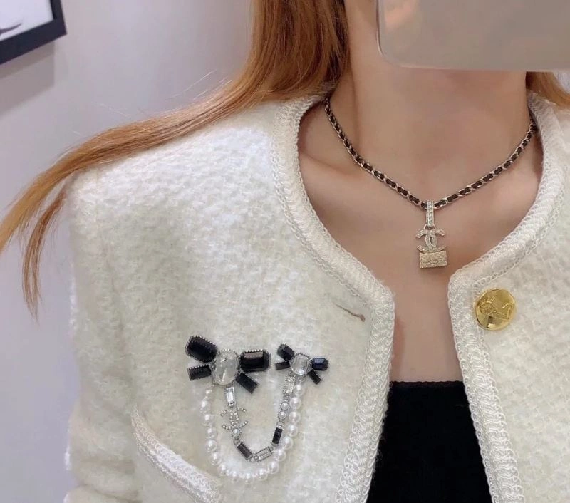 High fidelity Chanel Brooches