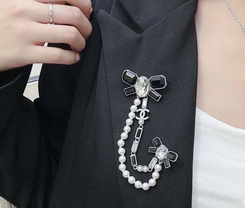 High fidelity Chanel Brooches