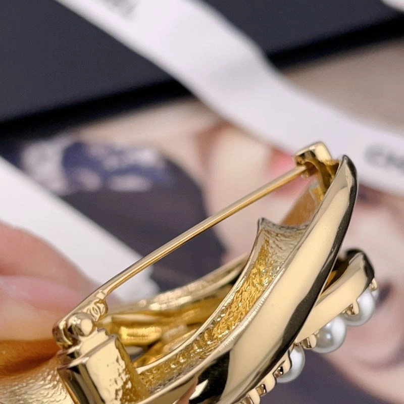 High fidelity Chanel Brooches