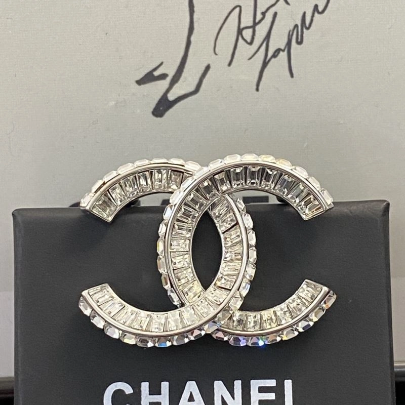 Accurate model Chanel Brooches