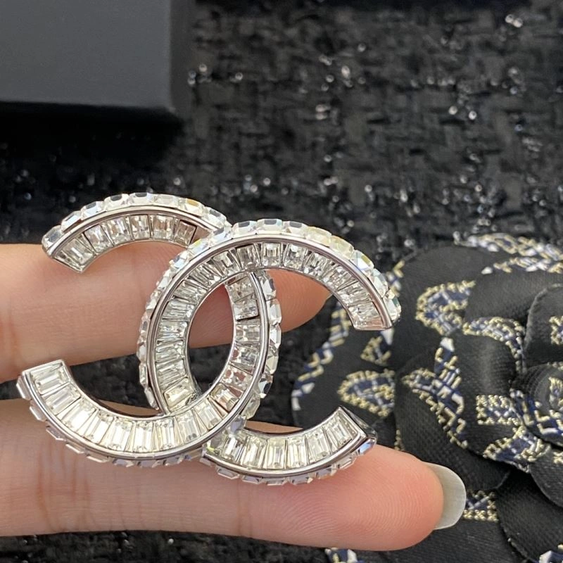 Accurate model Chanel Brooches