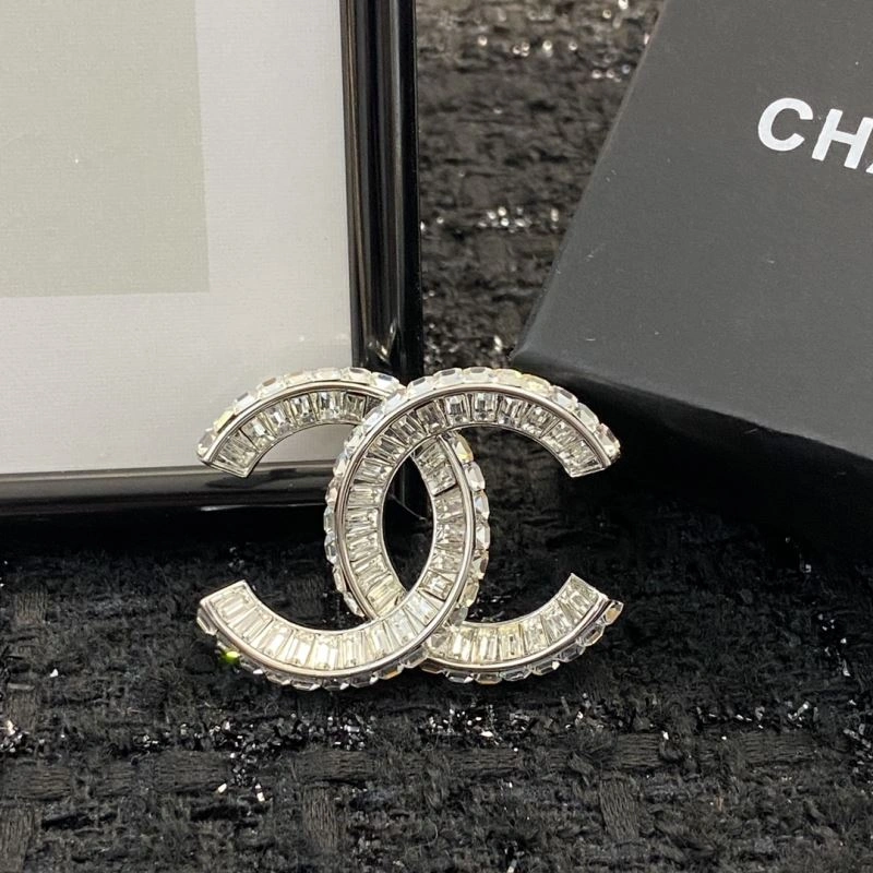 Accurate model Chanel Brooches