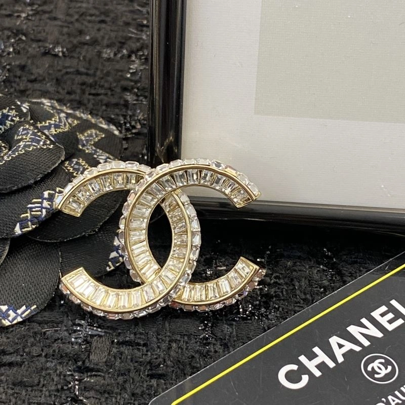 Accurate model Chanel Brooches