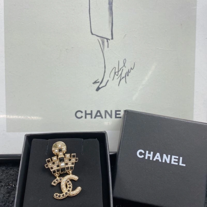 Legit Chanel Brooches