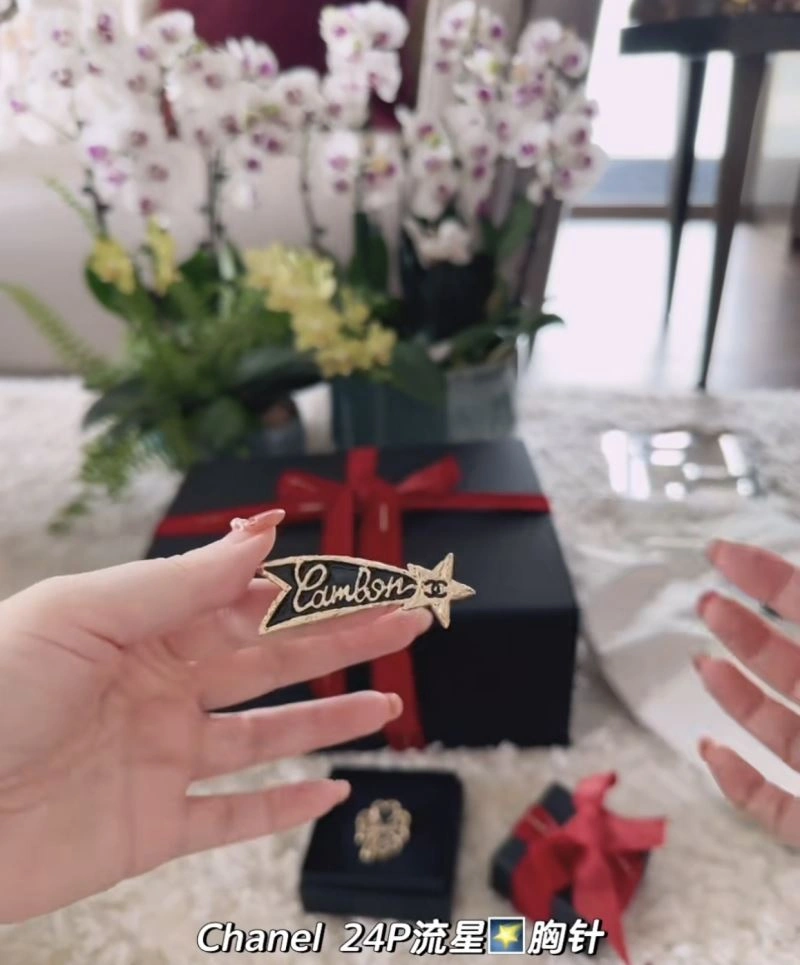 High accuracy Chanel Brooches