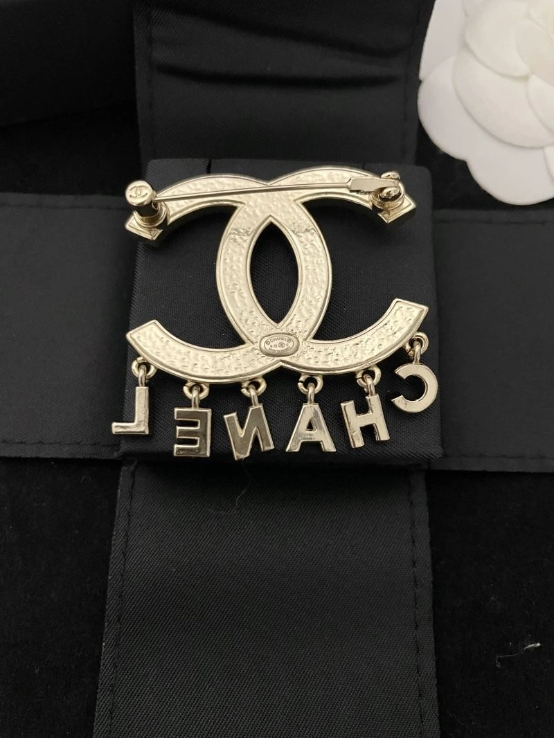 Top mirror Chanel Brooches