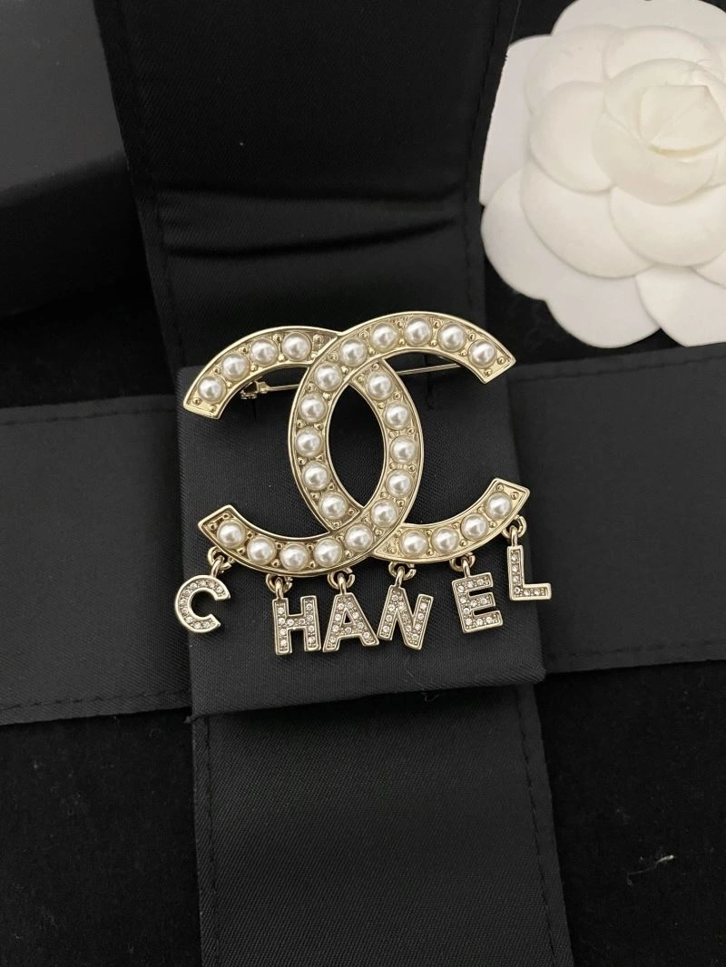 Top mirror Chanel Brooches