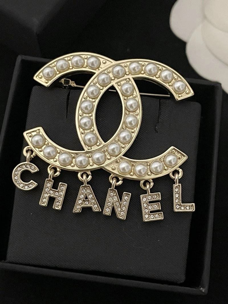 Top mirror Chanel Brooches