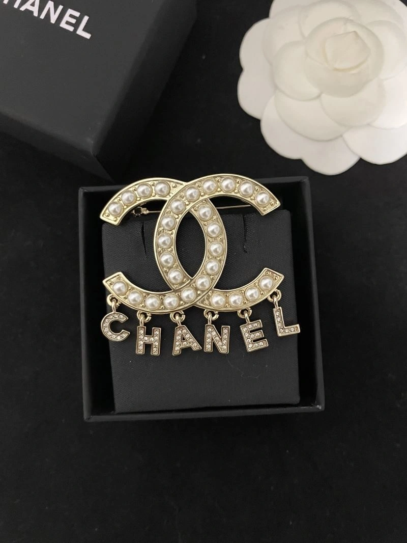 Top mirror Chanel Brooches