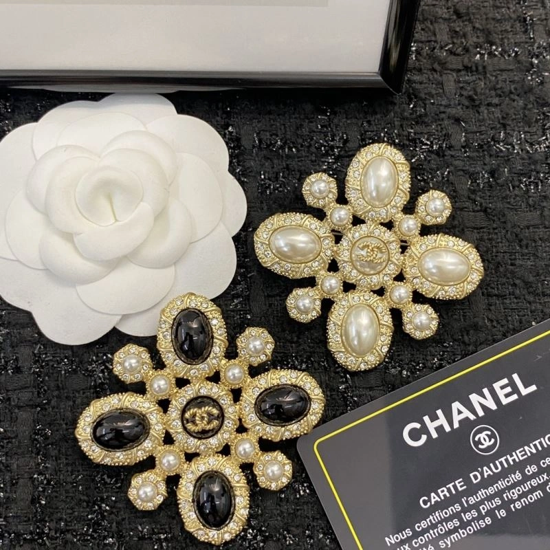 Accurate model Chanel Brooches