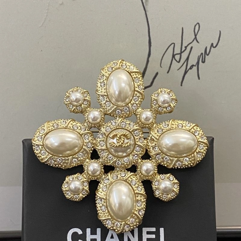 Accurate model Chanel Brooches