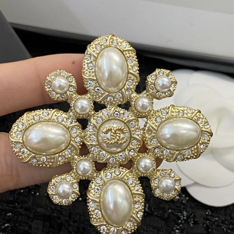 Accurate model Chanel Brooches