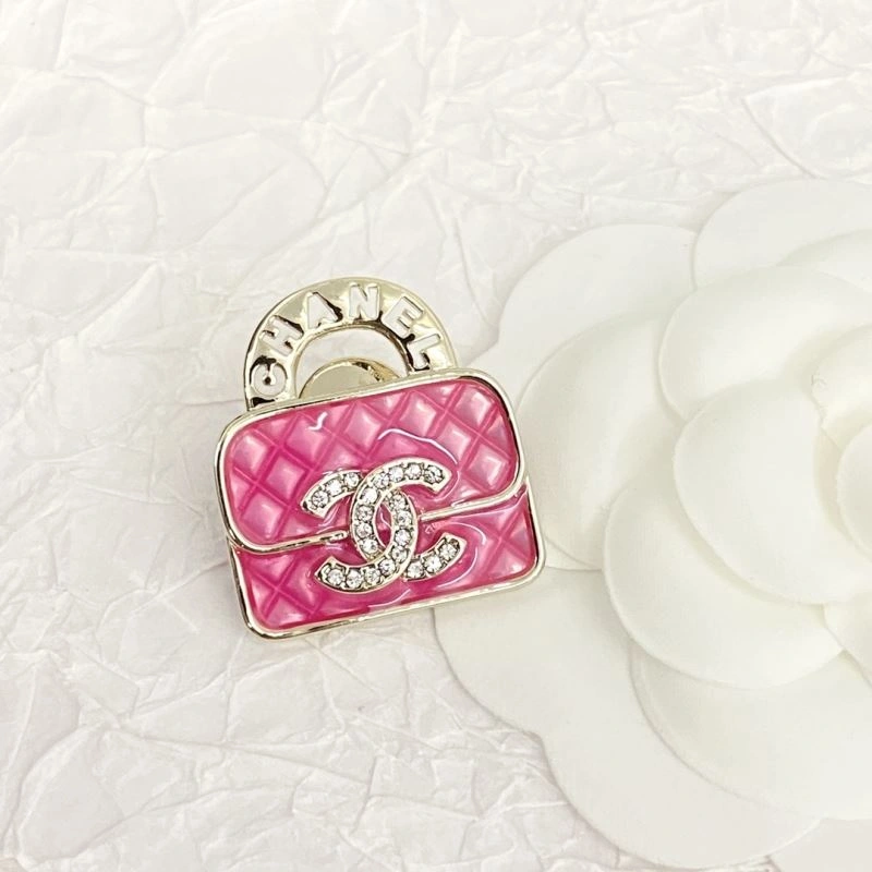 Low-cost Chanel Brooches