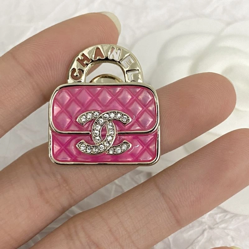 Low-cost Chanel Brooches