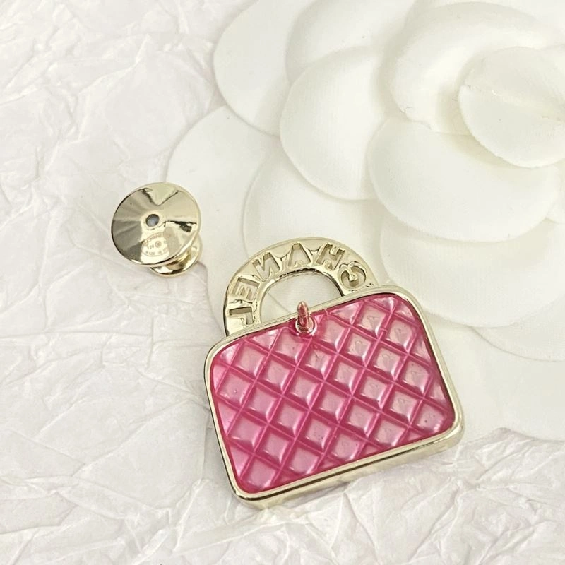 Low-cost Chanel Brooches