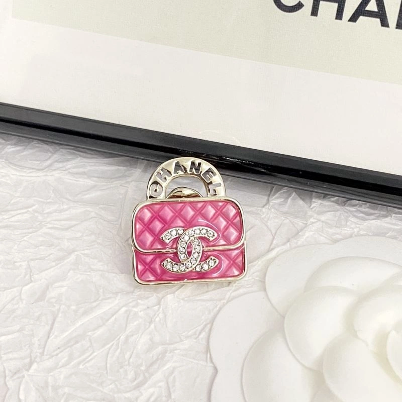 Low-cost Chanel Brooches