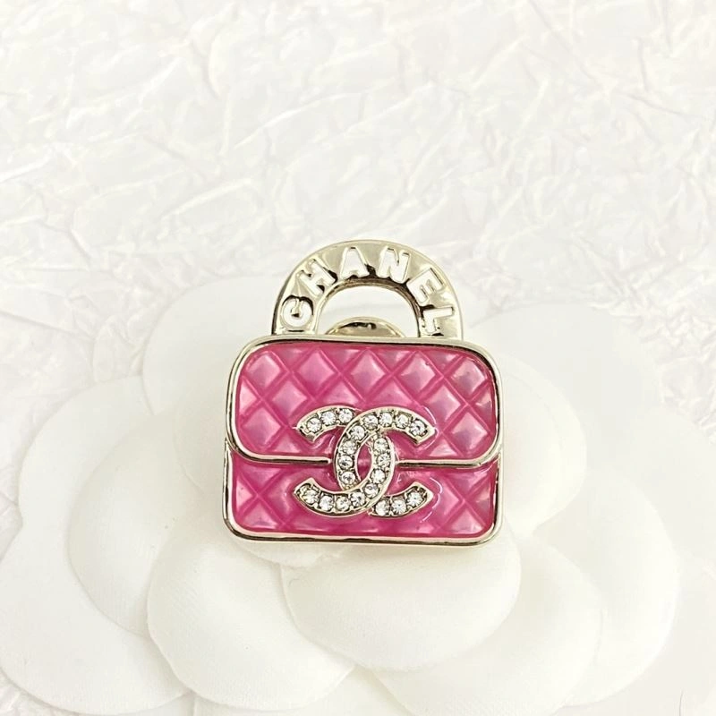 Low-cost Chanel Brooches