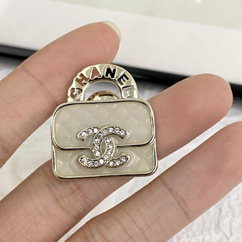 Accurate model Chanel Brooches