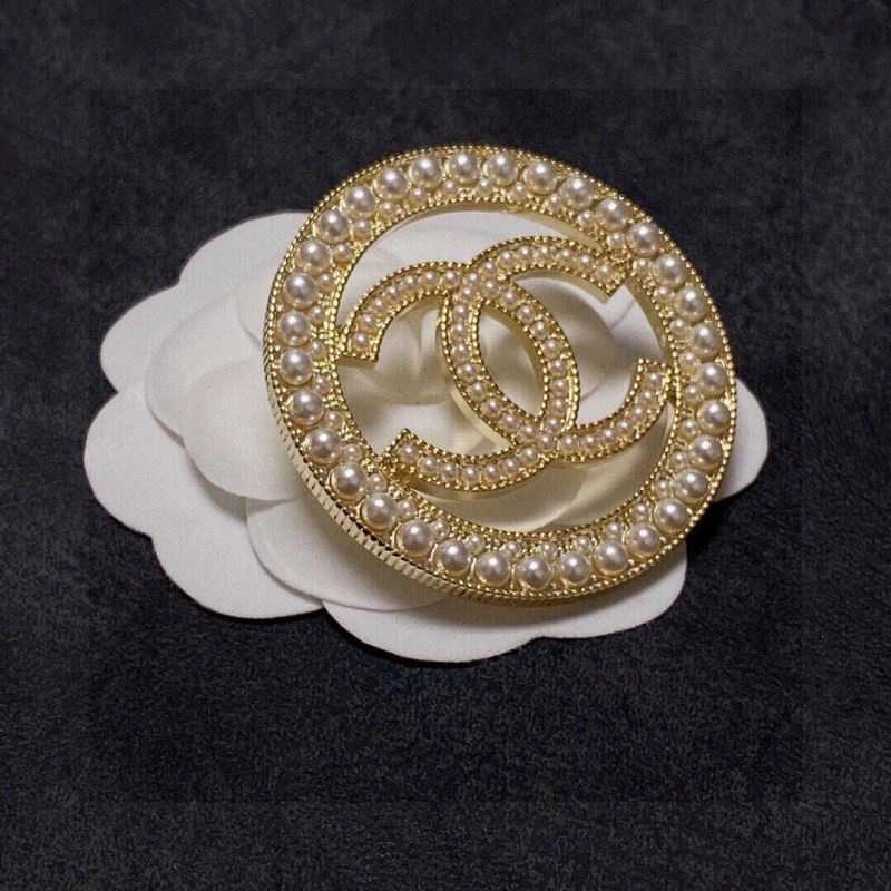 Accurate model Chanel Brooches