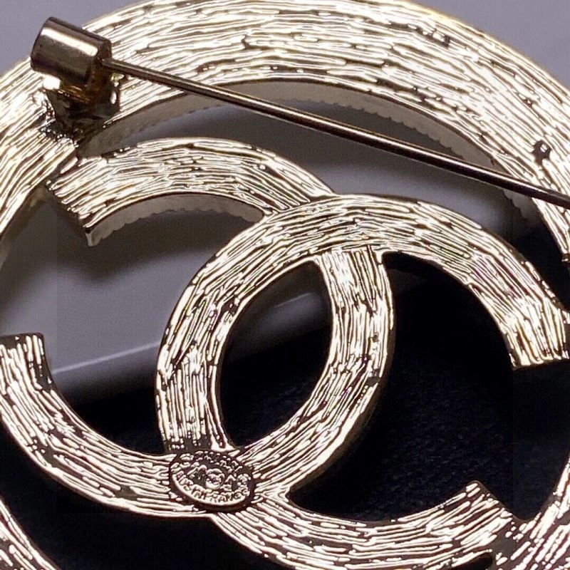 Accurate model Chanel Brooches