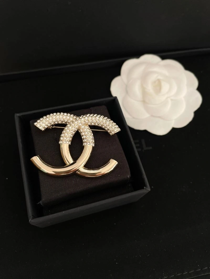 Accurate model Chanel Brooches