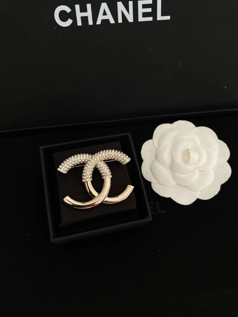 Accurate model Chanel Brooches