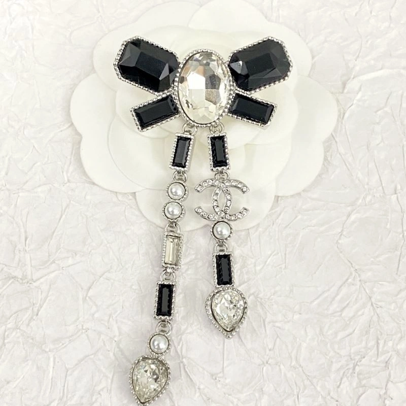 Top match Chanel Brooches