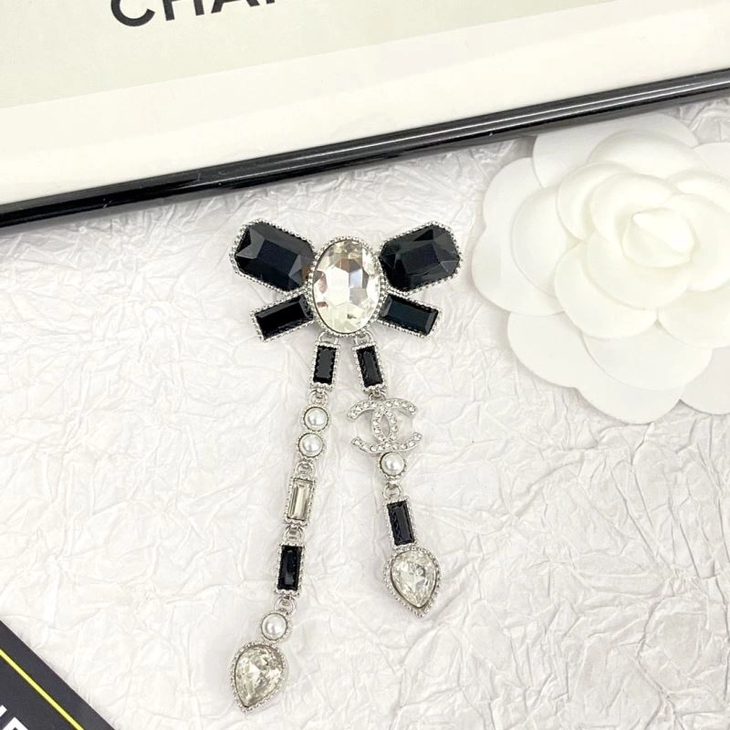 Top match Chanel Brooches