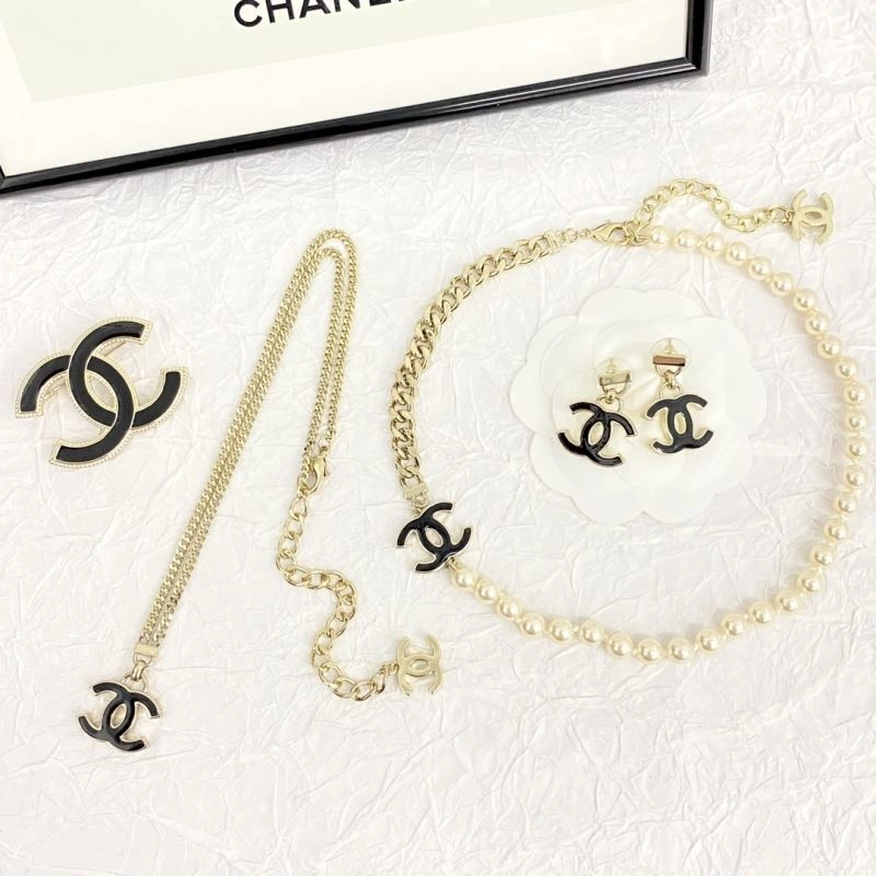 Official Chanel Brooches