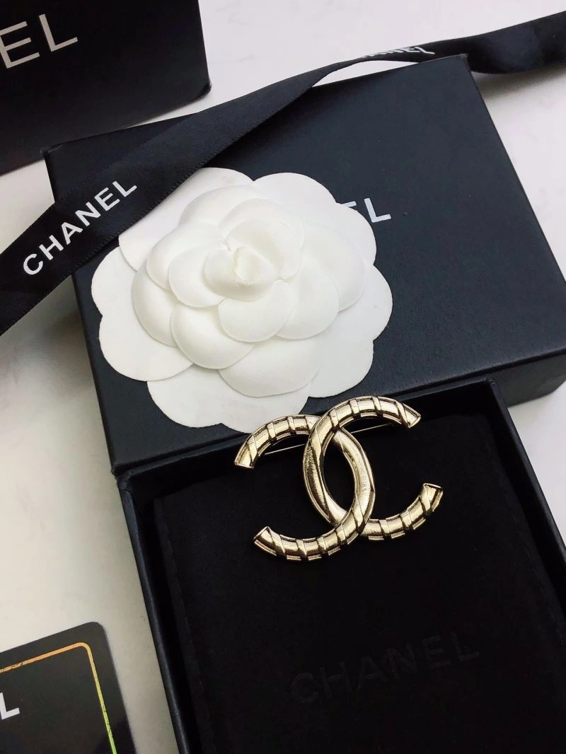 Accurate model Chanel Brooches
