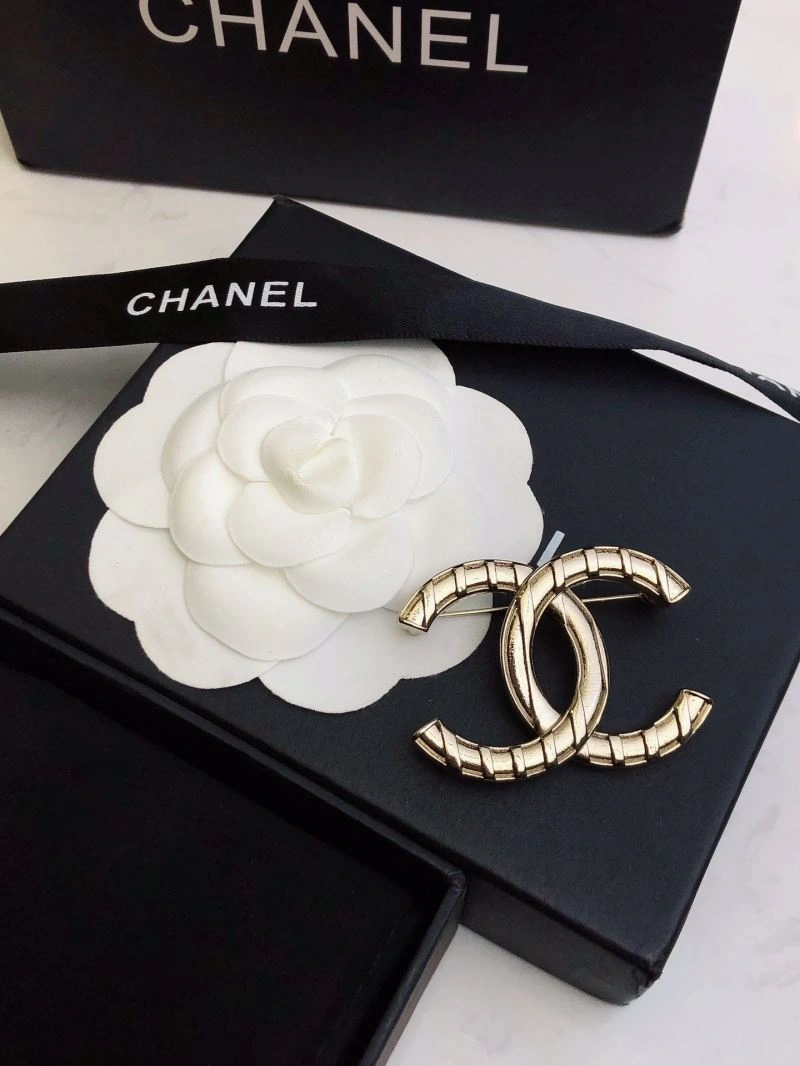 Accurate model Chanel Brooches