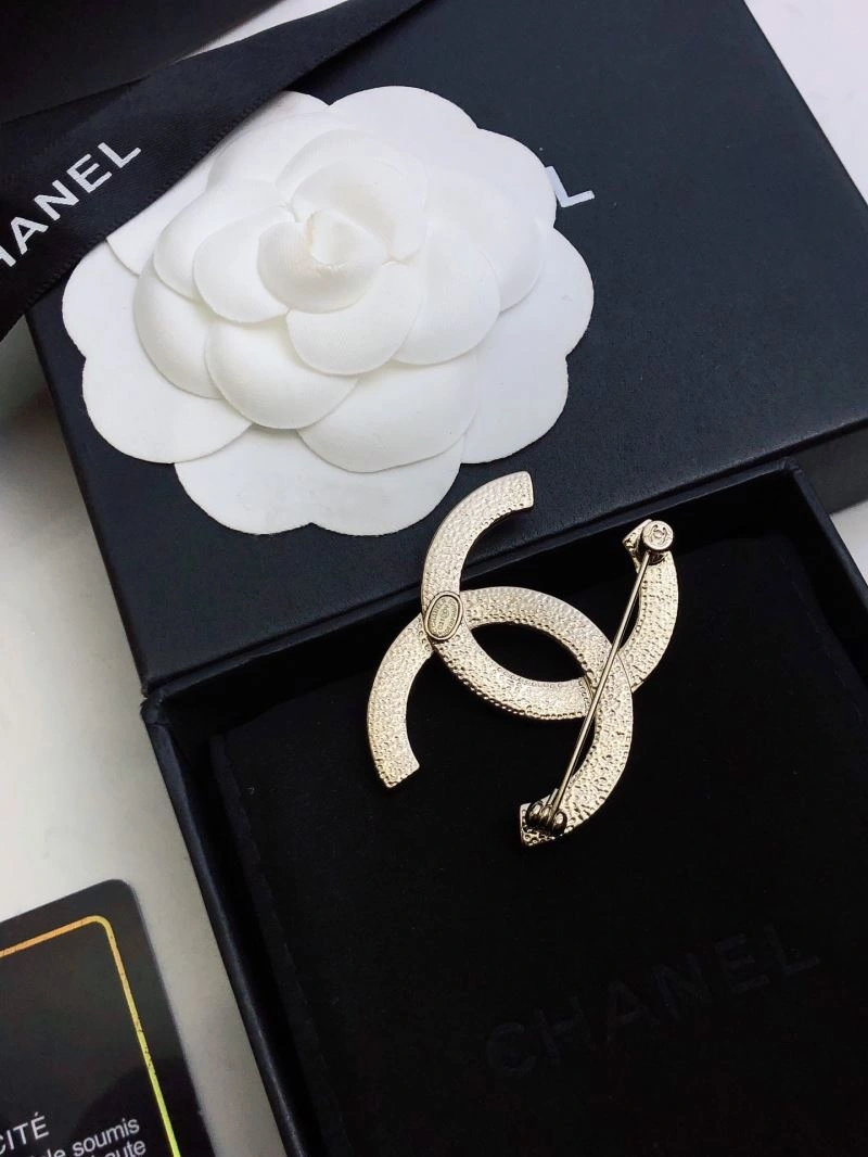 Accurate model Chanel Brooches