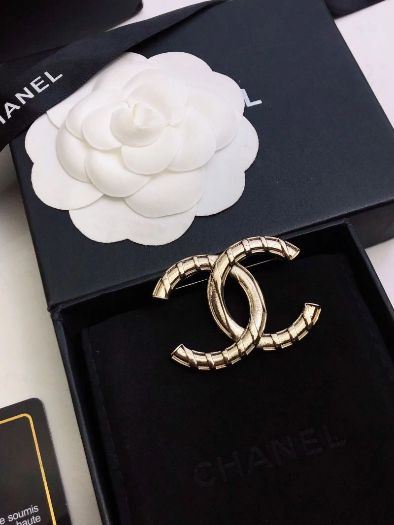 Accurate model Chanel Brooches