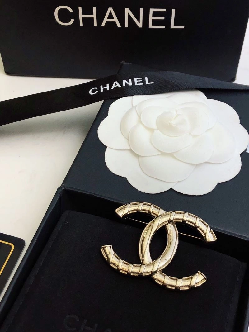 Accurate model Chanel Brooches