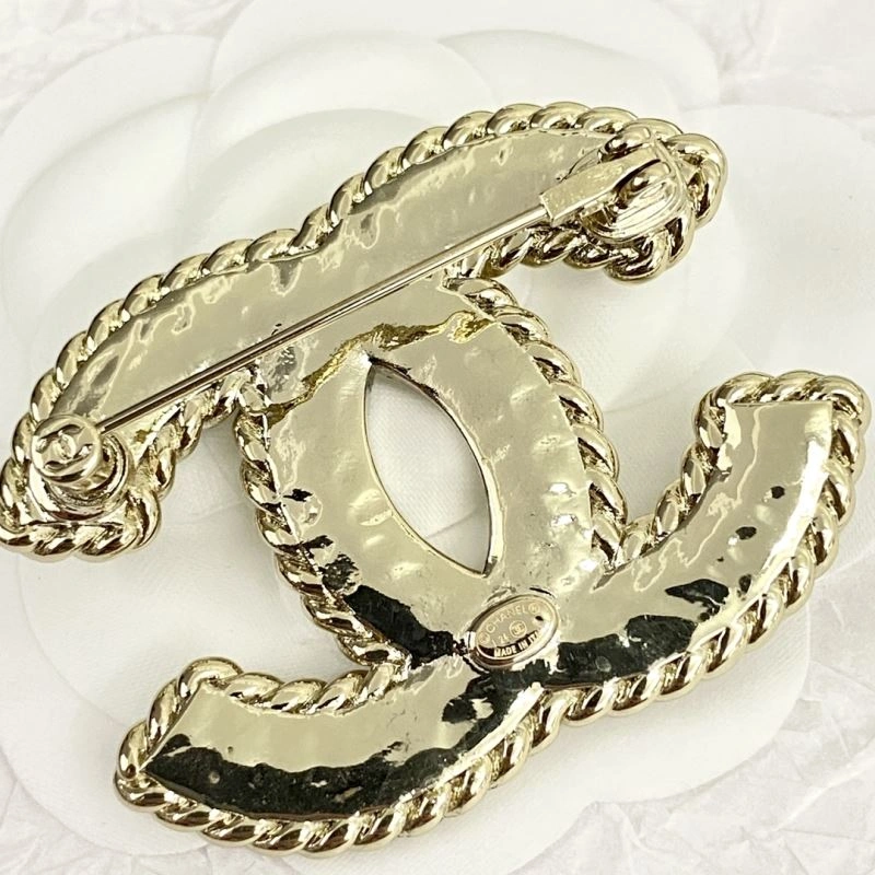Accurate model Chanel Brooches
