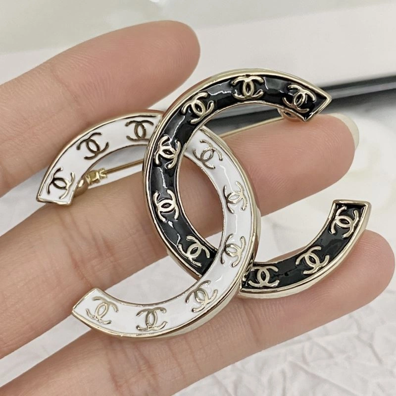 Low-cost Chanel Brooches