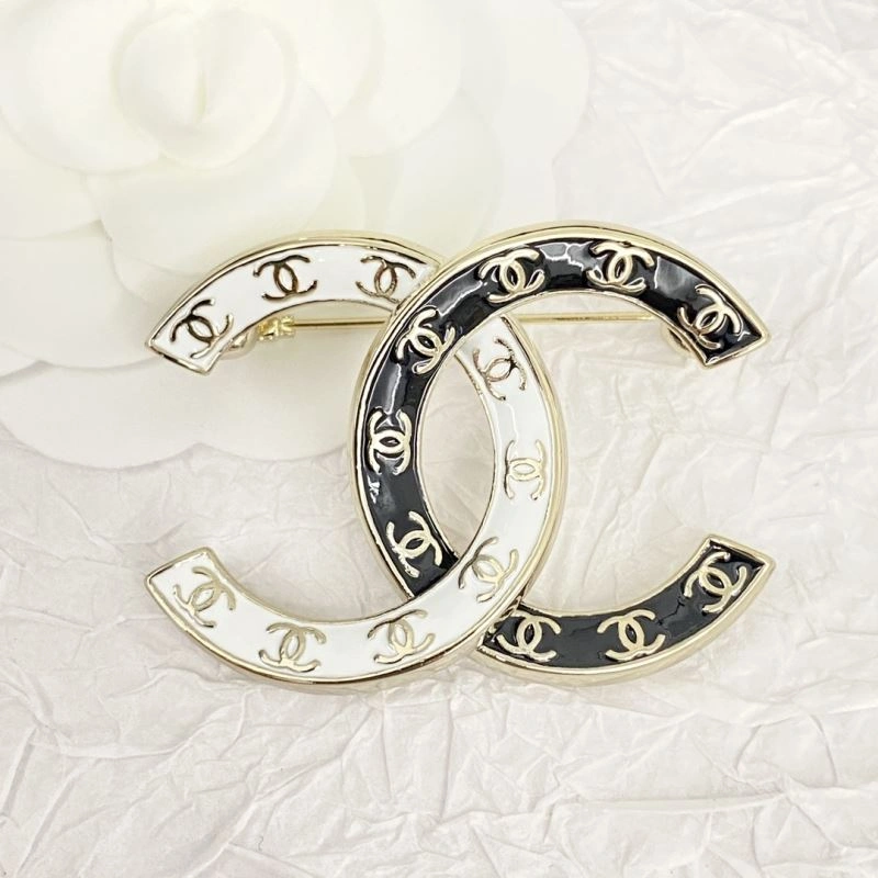 Low-cost Chanel Brooches