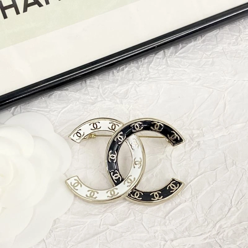 Low-cost Chanel Brooches