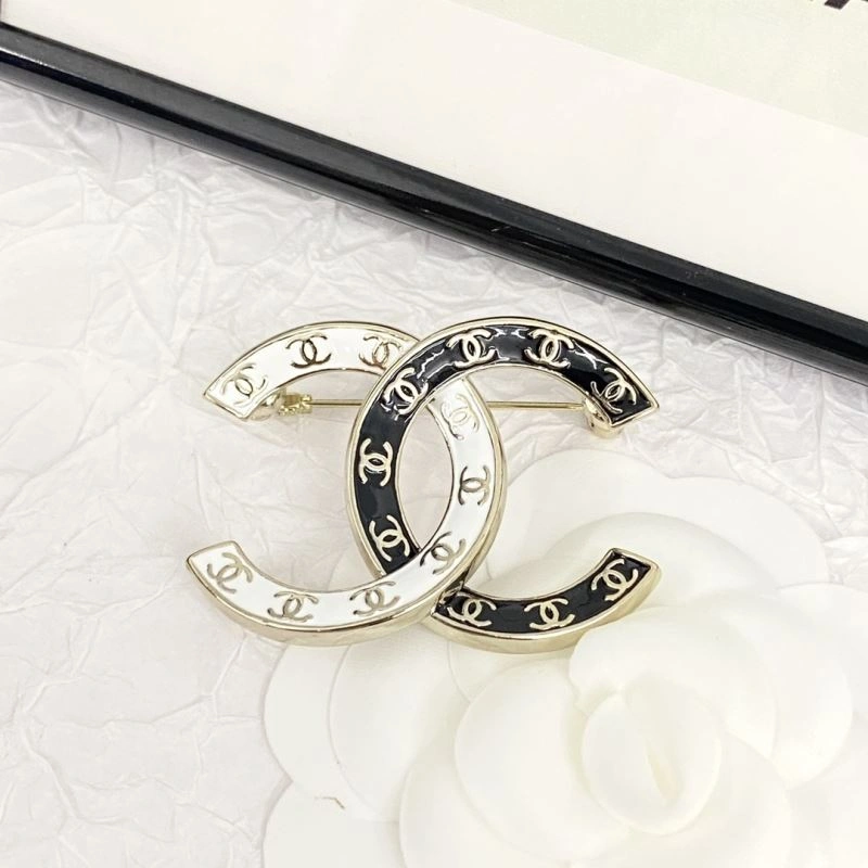 Low-cost Chanel Brooches