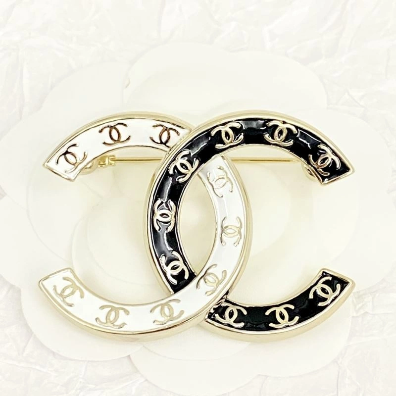 Low-cost Chanel Brooches