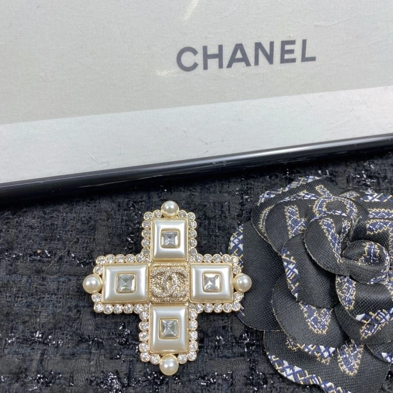 Low-cost Chanel Brooches